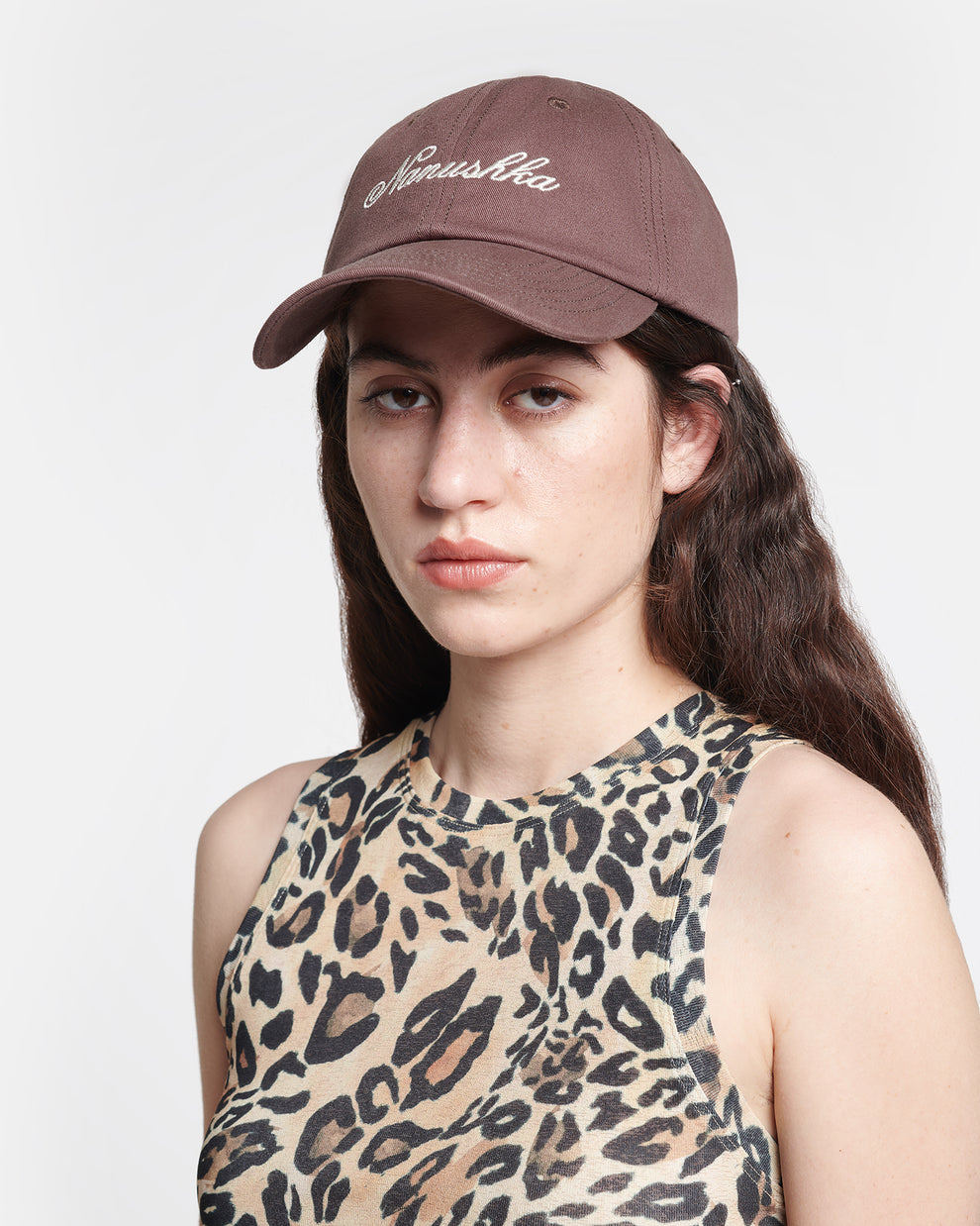 Val - Calligraphy Baseball Cap - Nutmeg – Nanushka