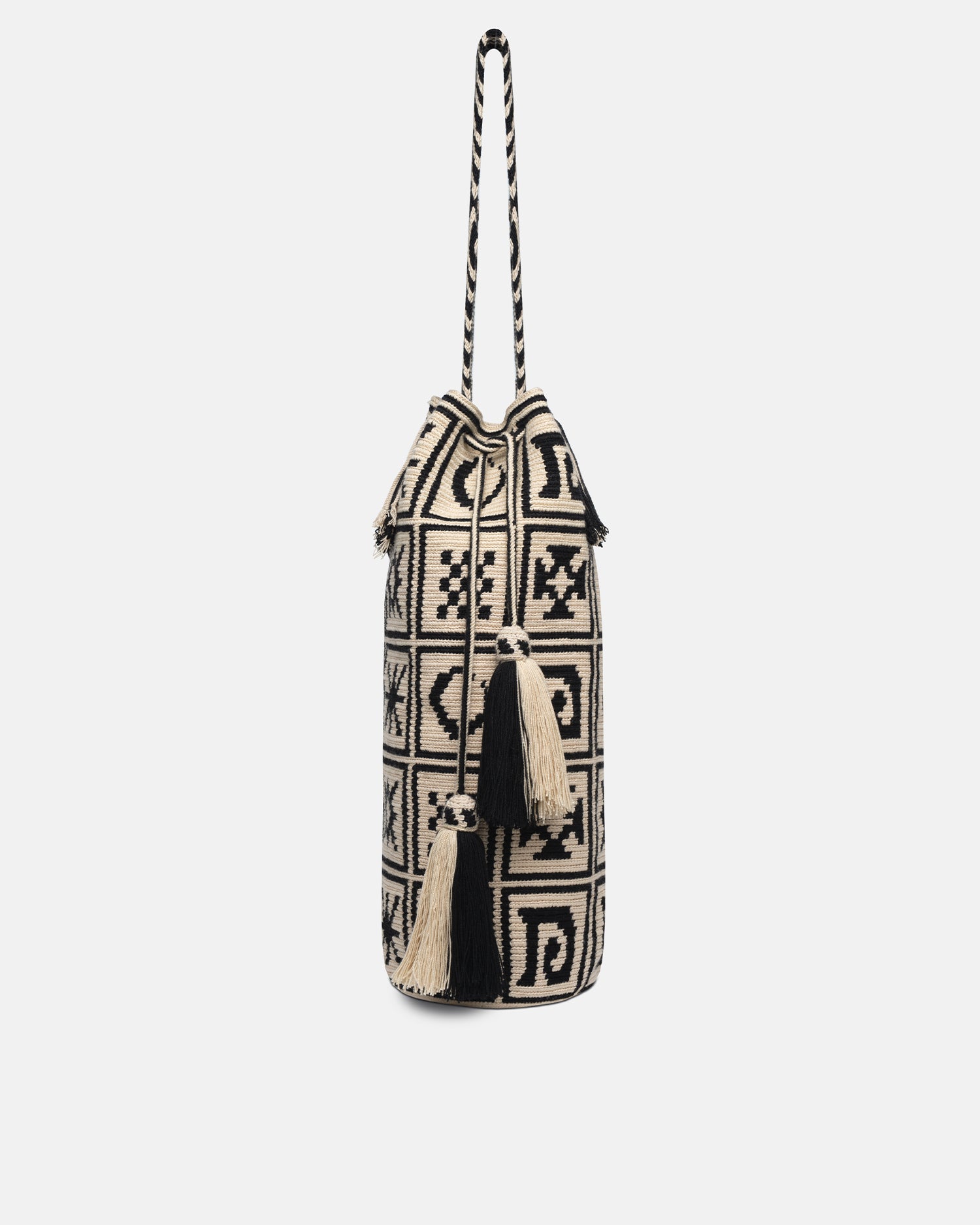 Wayuu Symbol Maxi - Crocheted Bucket Bag - Kopjafa Black/Creme – Nanushka